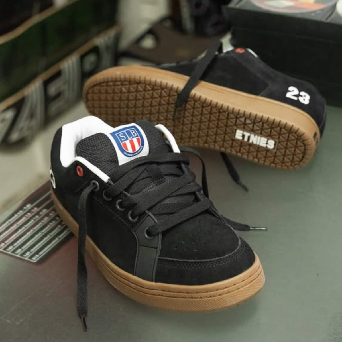 ETNIES SAL 23 SKATE SHOP DAY BLACK GUM – Amateur Athlete Skate Shop
